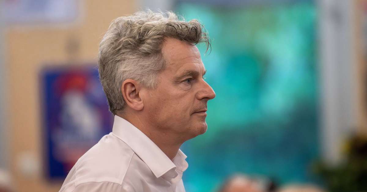 Régularisation des sans papiers : Fabien Roussel dans les bras du capital