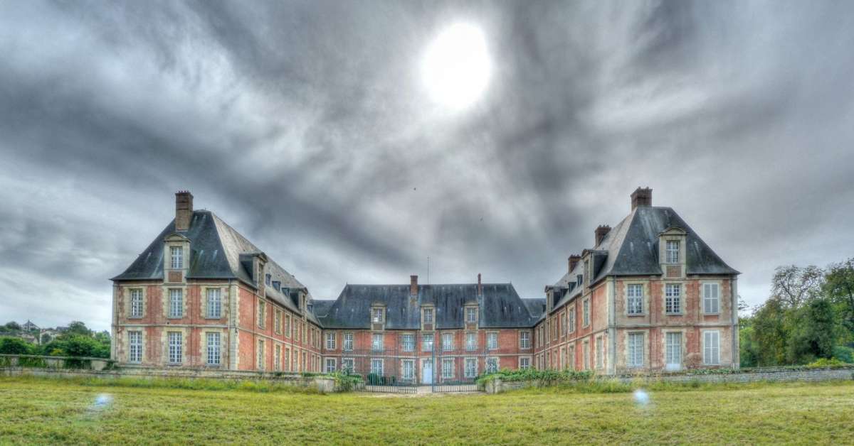 Château de Grignon : quand l’État brade son patrimoine mobilier « par ...